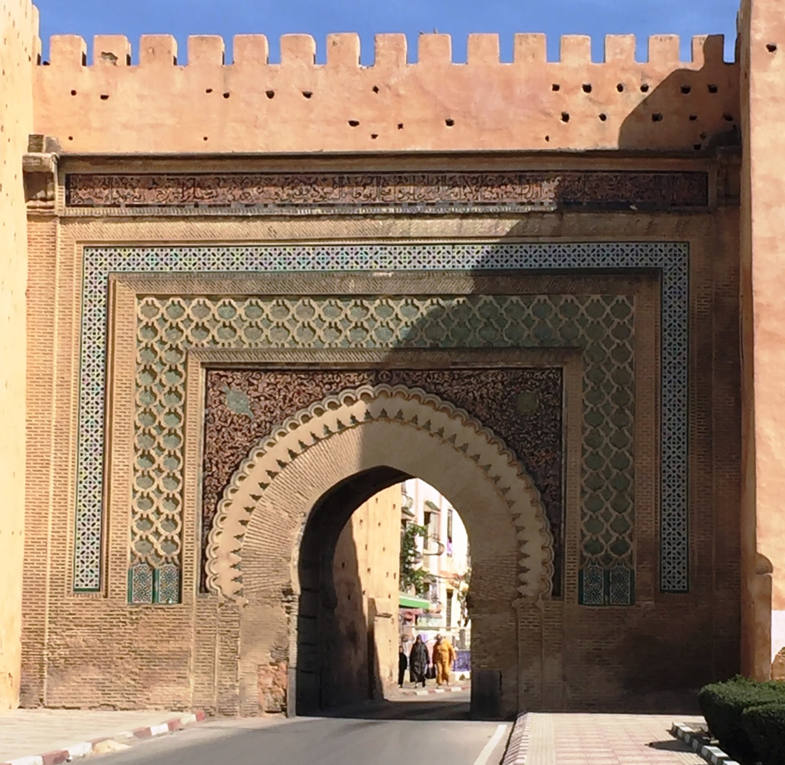 Souvenir Chronicles: MEKNES, MOROCCO: LUNCH, GATES, SNAKE CHARMERS, AND ...