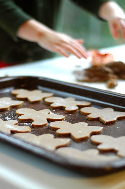 Crackers on the Couch: 12 Days of Christmas Treats: Gingerbread Men