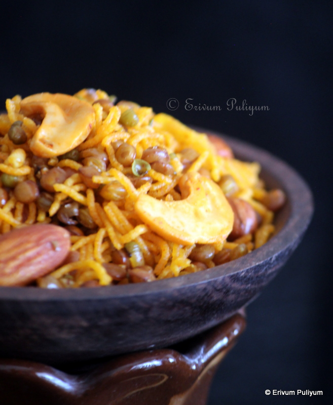 Erivum Puliyum: Bombay Mixture (Kerala Style Mutta Mixture) | Dal Moth ...