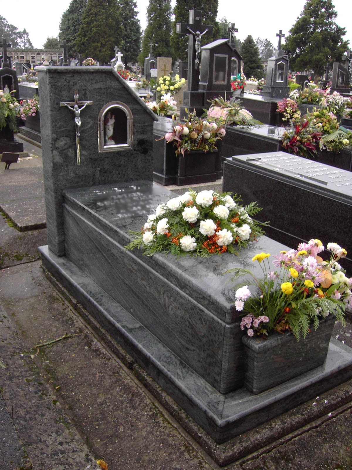 Lápida con Respaldo y Capilla en Granito Verde San Francisco|Lápidas y ...