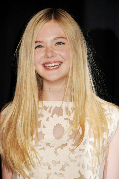 Hairstyle Photo: Elle Fanning Long Straight Cut Hairstyle