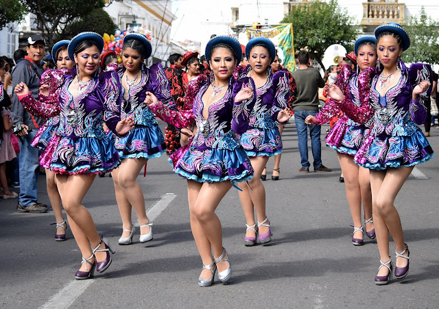 Chicas bailando saya - CREATIVO - Plantillas Plus