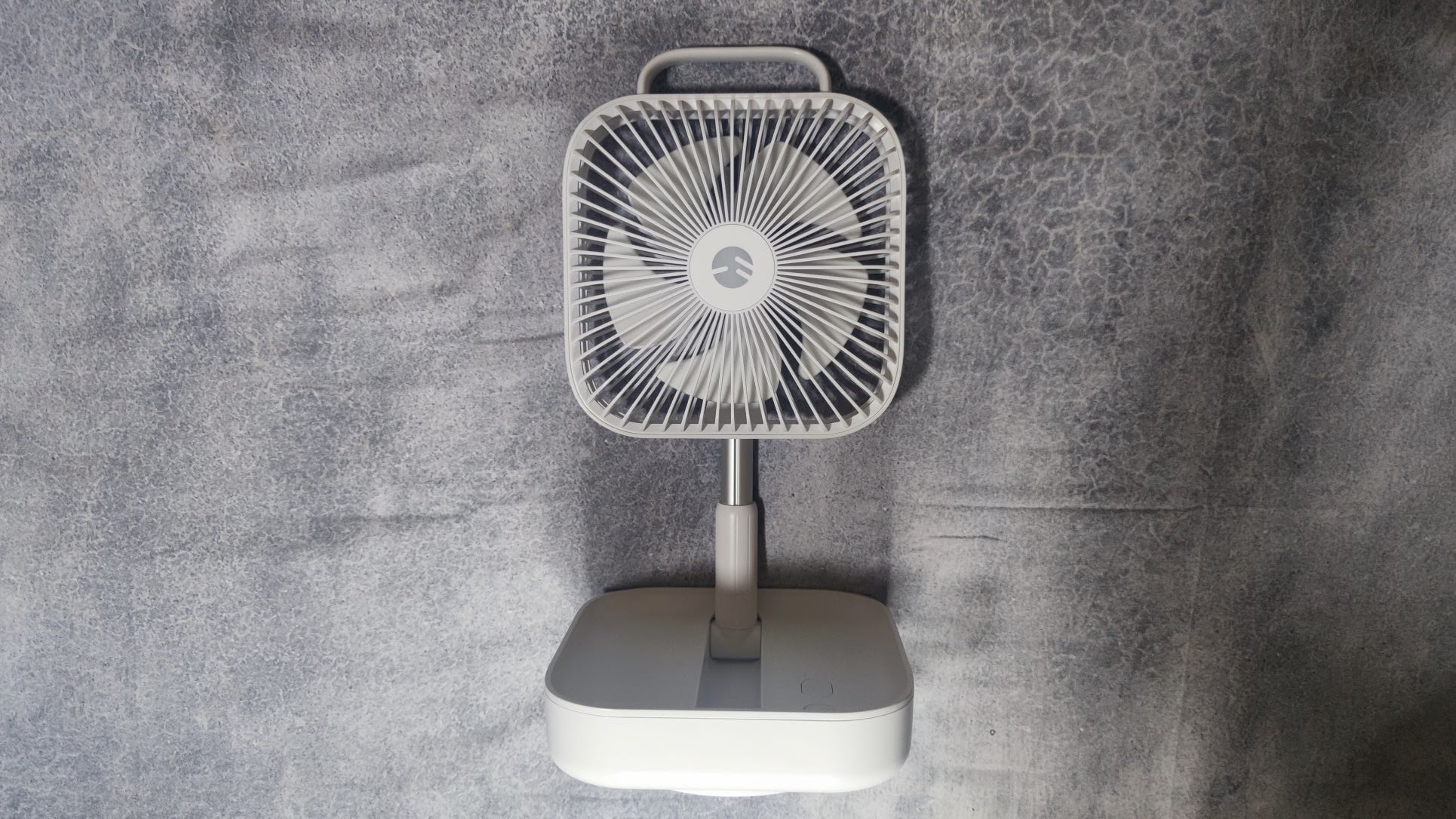 SwitchEasy SwitchFan Portable Folding Fan LF01