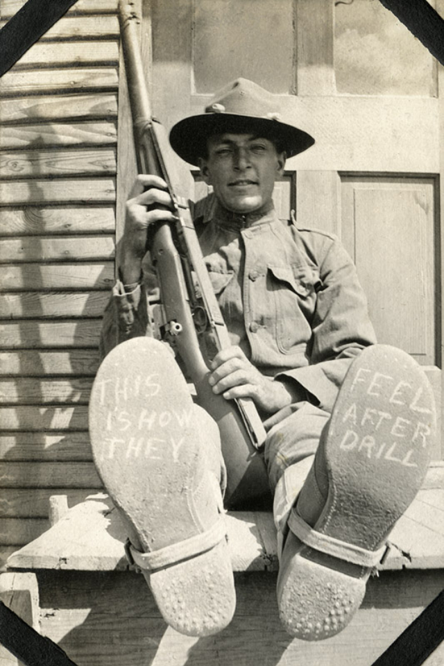 30 Vintage Snapshots of People Taking Pictures of Their Feet For Fun ...