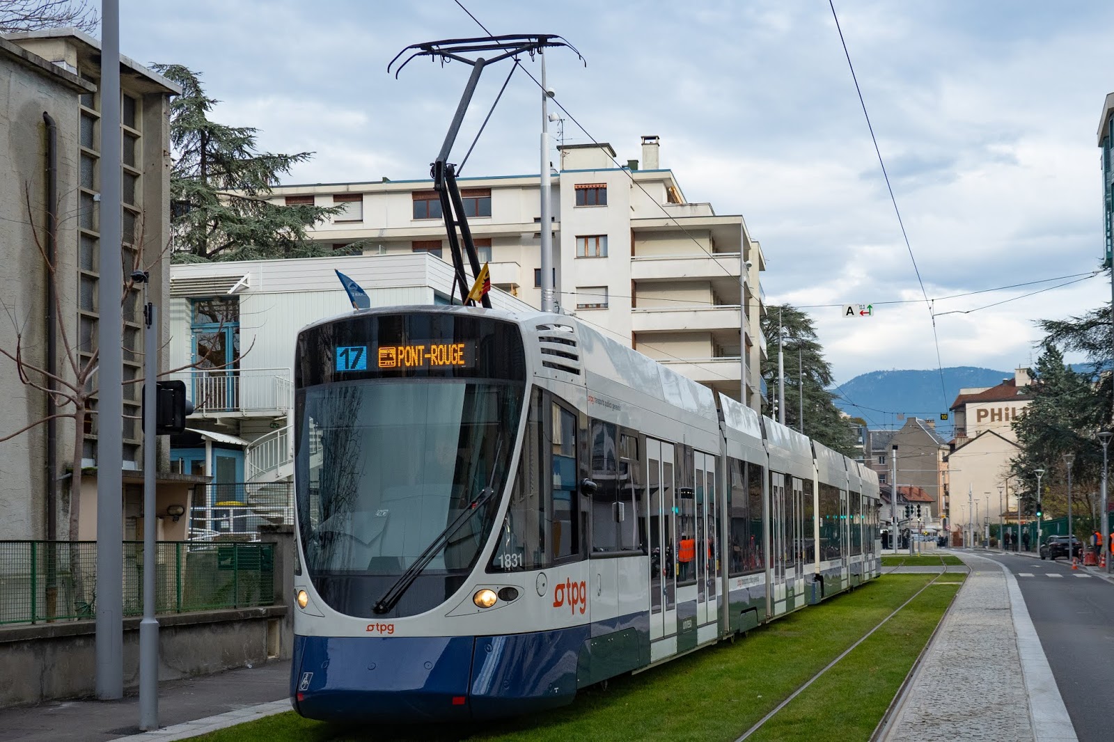 ÖFFENTLICHER VERKEHR: Leman Express / TPG Linie 17