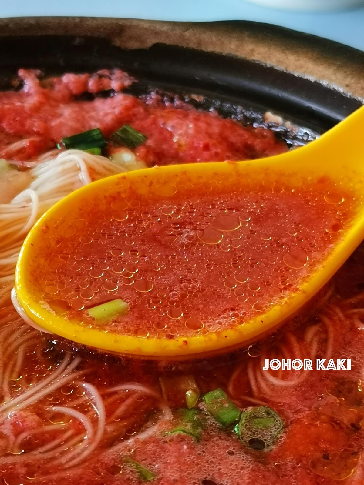 Red Rice Wine Mee Suah and Wanton Mee at Restoran Lima Ratus in Taman ...