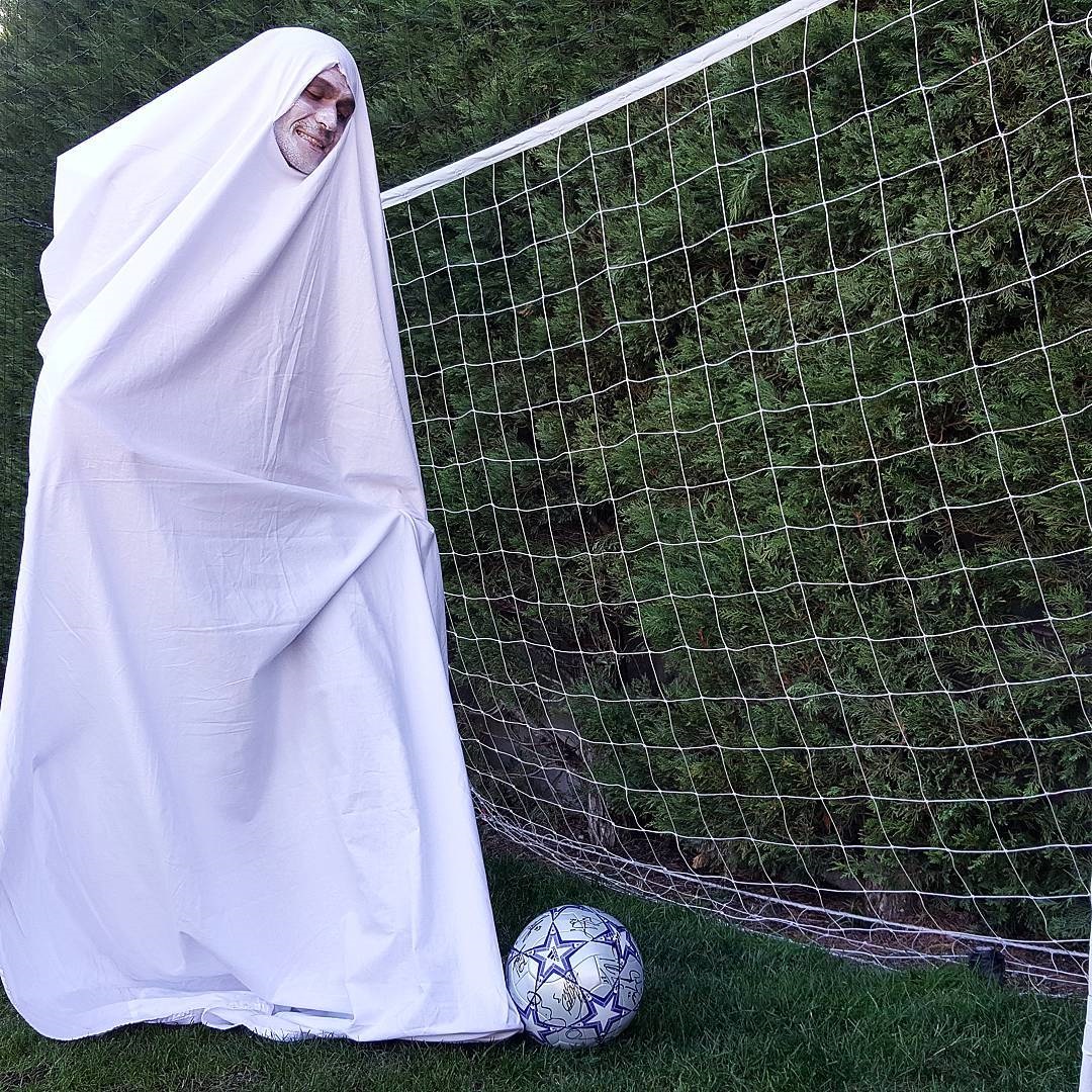 Liverpool old boy Luis García trolls Chelsea with ghost costume - AGAIN ...