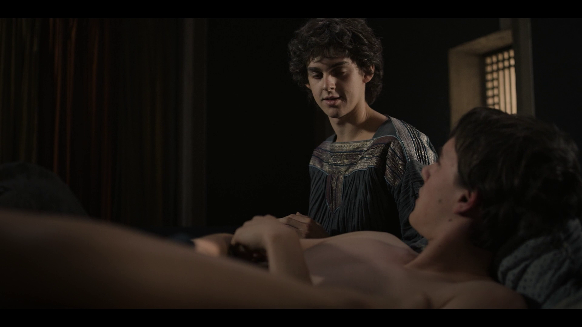 ausCAPS: Ewan Horrocks shirtless in Domina 1-06 "Nightshade"