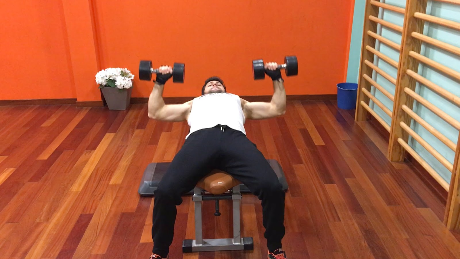 Entrenamiento de pecho COMPLETO con estos 12 ejercicios