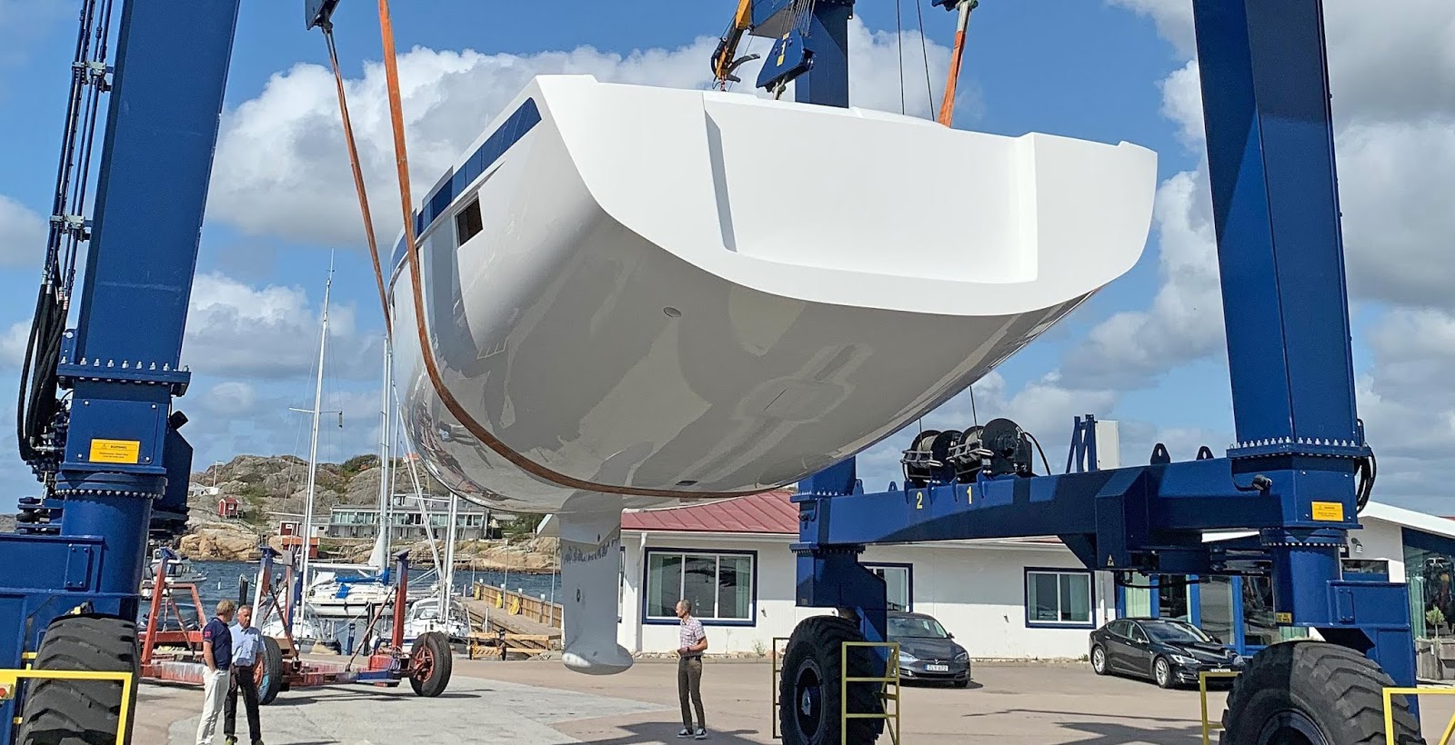 Interesting Sailboats: NEW HALLBERG RASSY 40C VERSUS HR 412