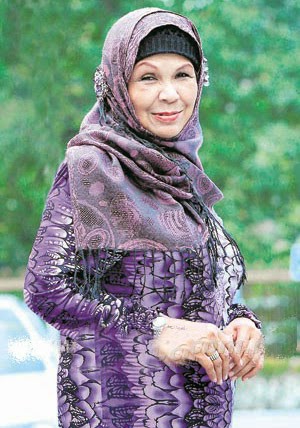 Ruminah Sidek Bertunang Pada Usia 70-an Dan Nikah 17 Mei | MEDIAFANTASIA