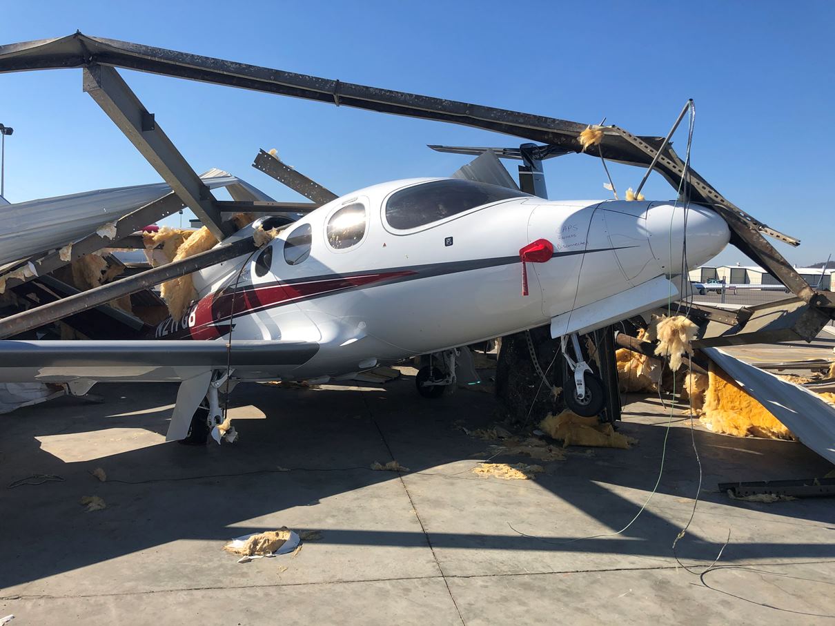 Kathryn's Report: Cirrus SF-50 Vision, N217GB: Corporate Hangar ...