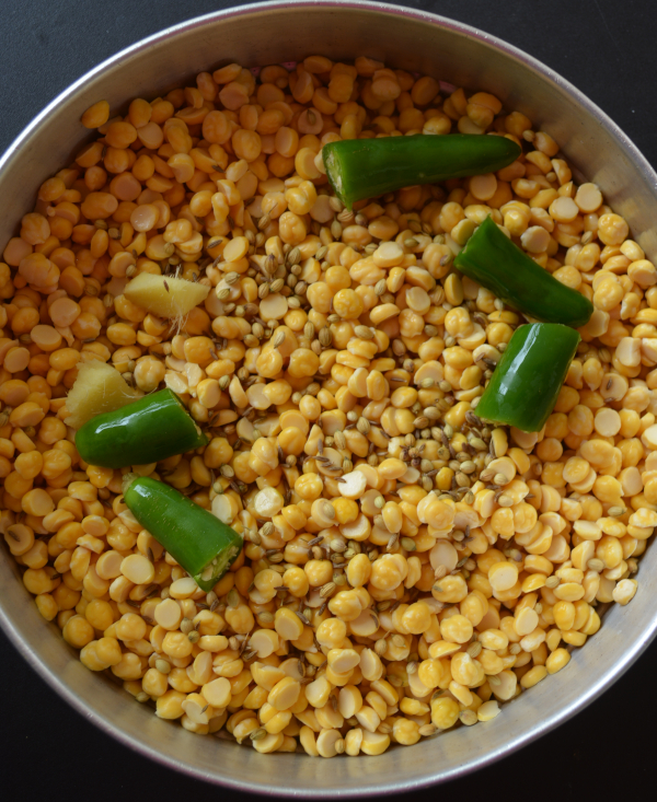 Veggie Platter: Kalmi Vada