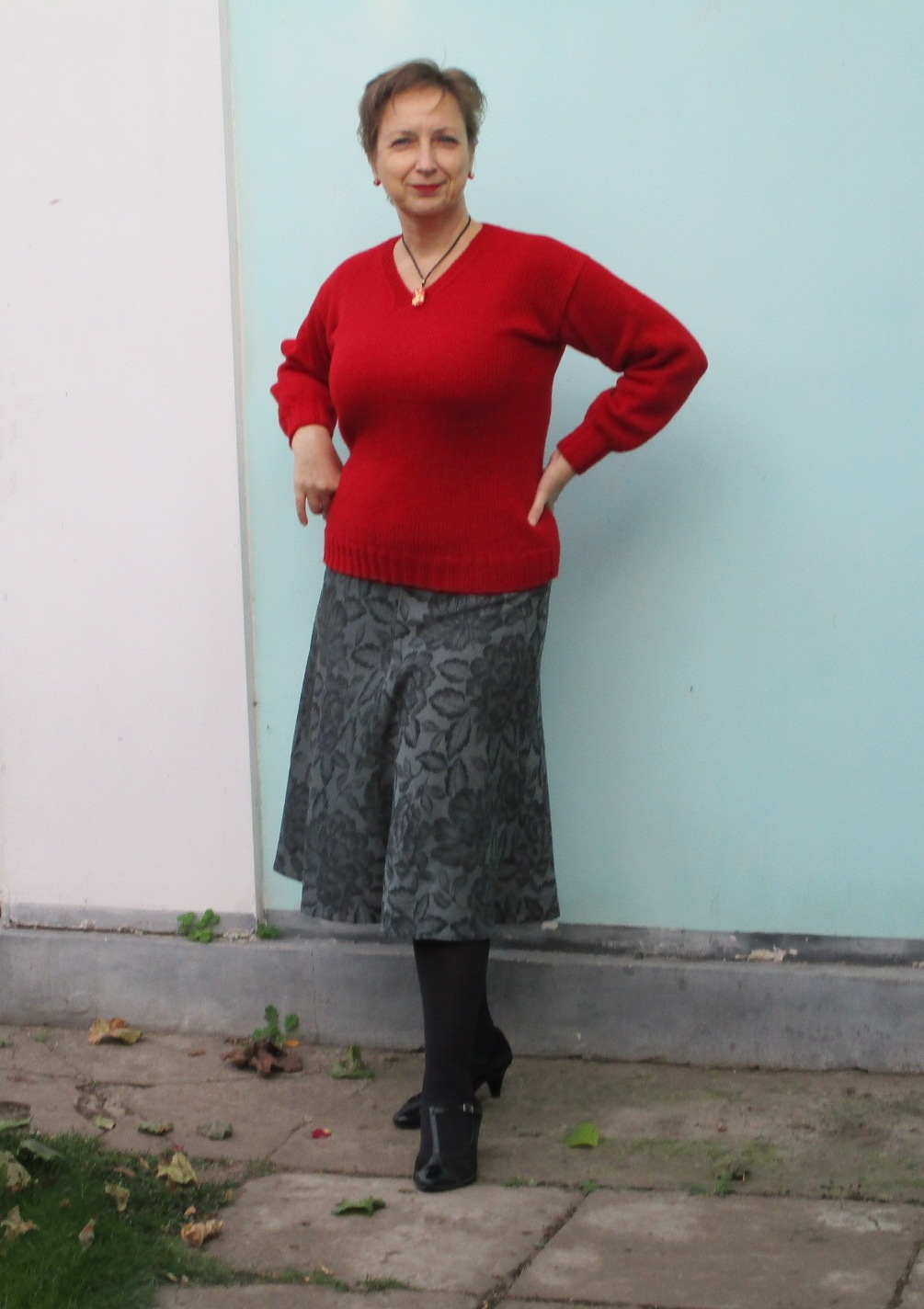 Witty, Pretty & Handy: Red V-neck Sweater