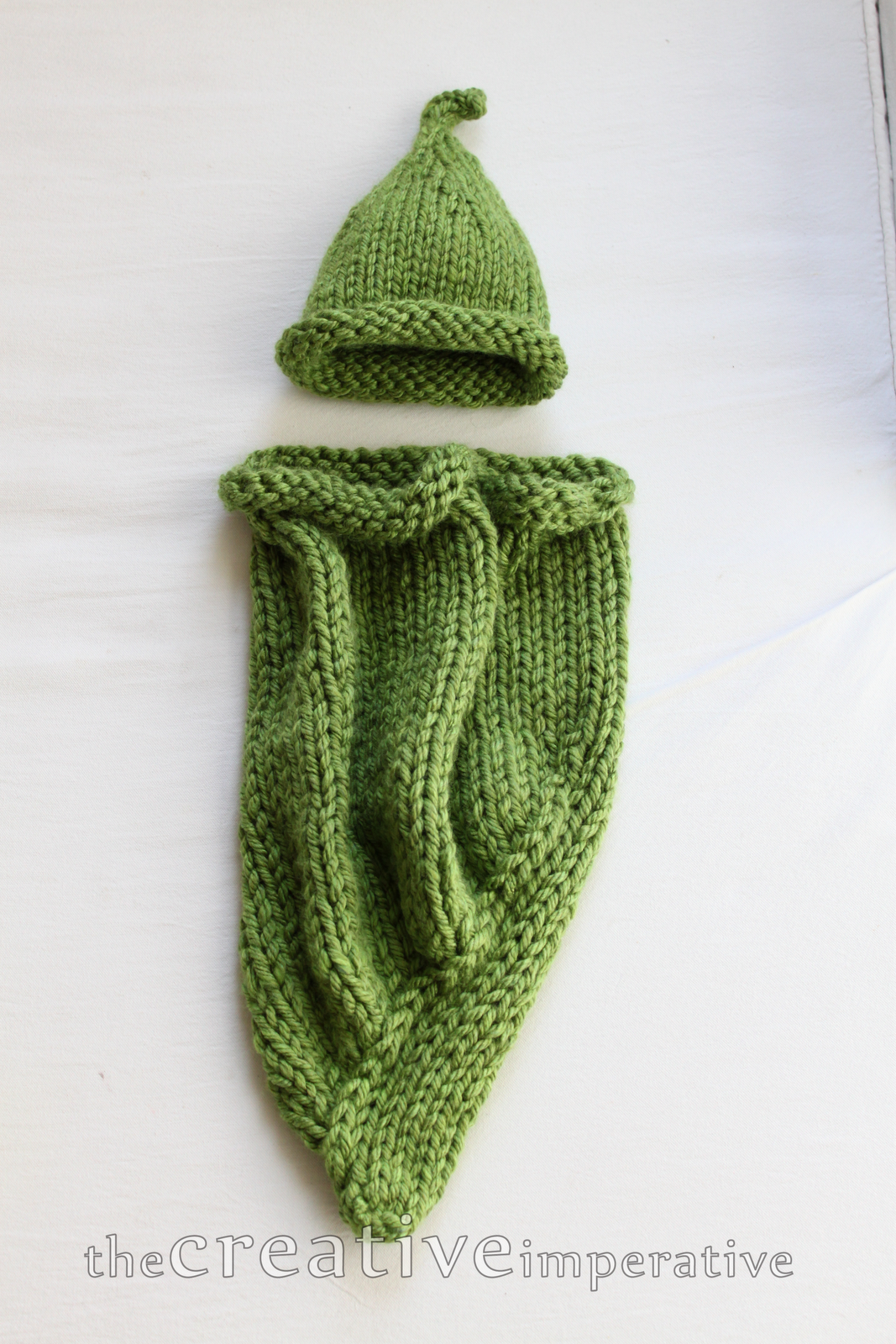Knitted pea pod pattern