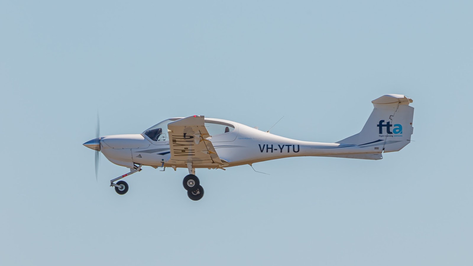 Central Queensland Plane Spotting: A Couple of Light General Aviation ...