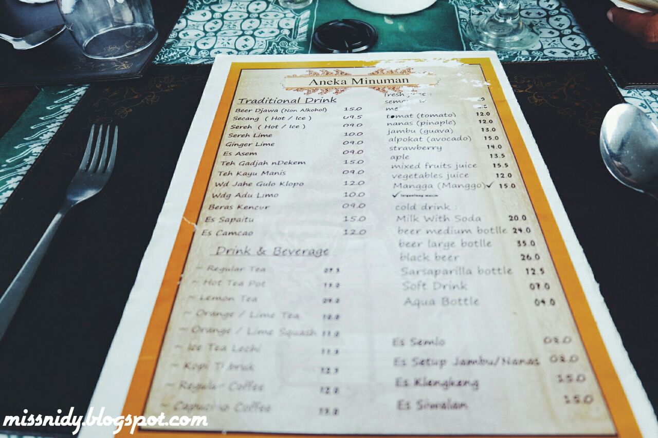 Makan ala Bangsawan di Bale Raos