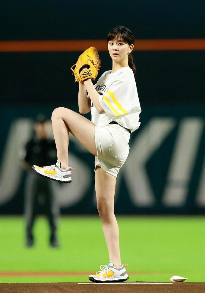 Nao Kanzaki and a few friends: Anna Ishibashi: Magazine scans #1 and ...