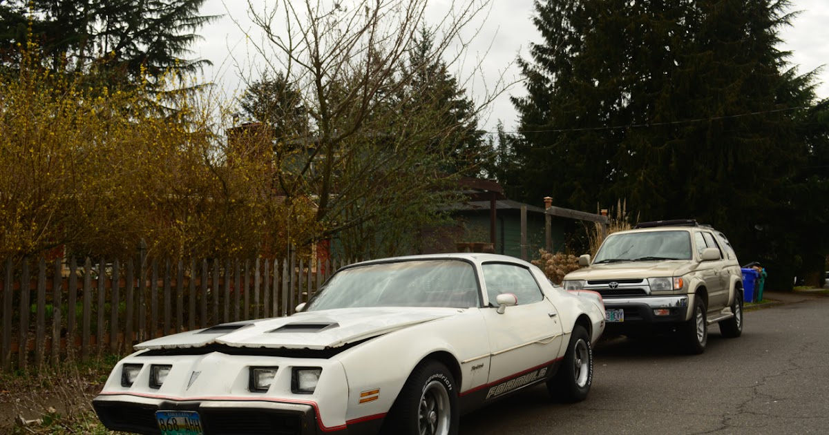 OLD PARKED CARS.: 1980 Pontiac Firebird Formula.