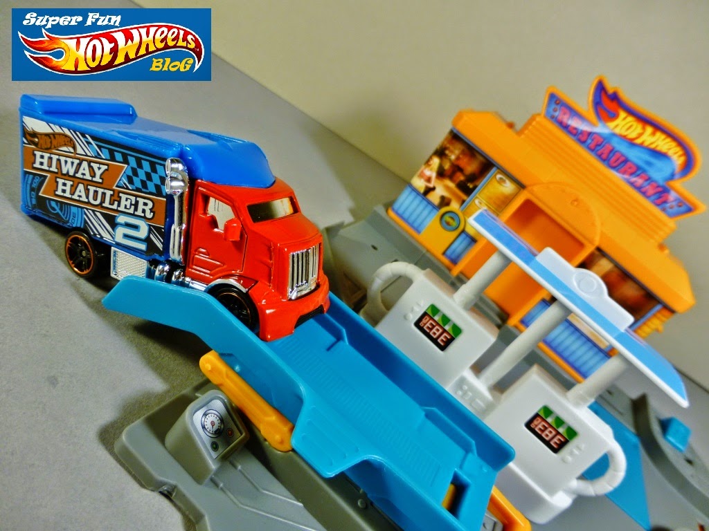 Super Fun Hot Wheels Blog: Hot Wheels City Pit Stop Station