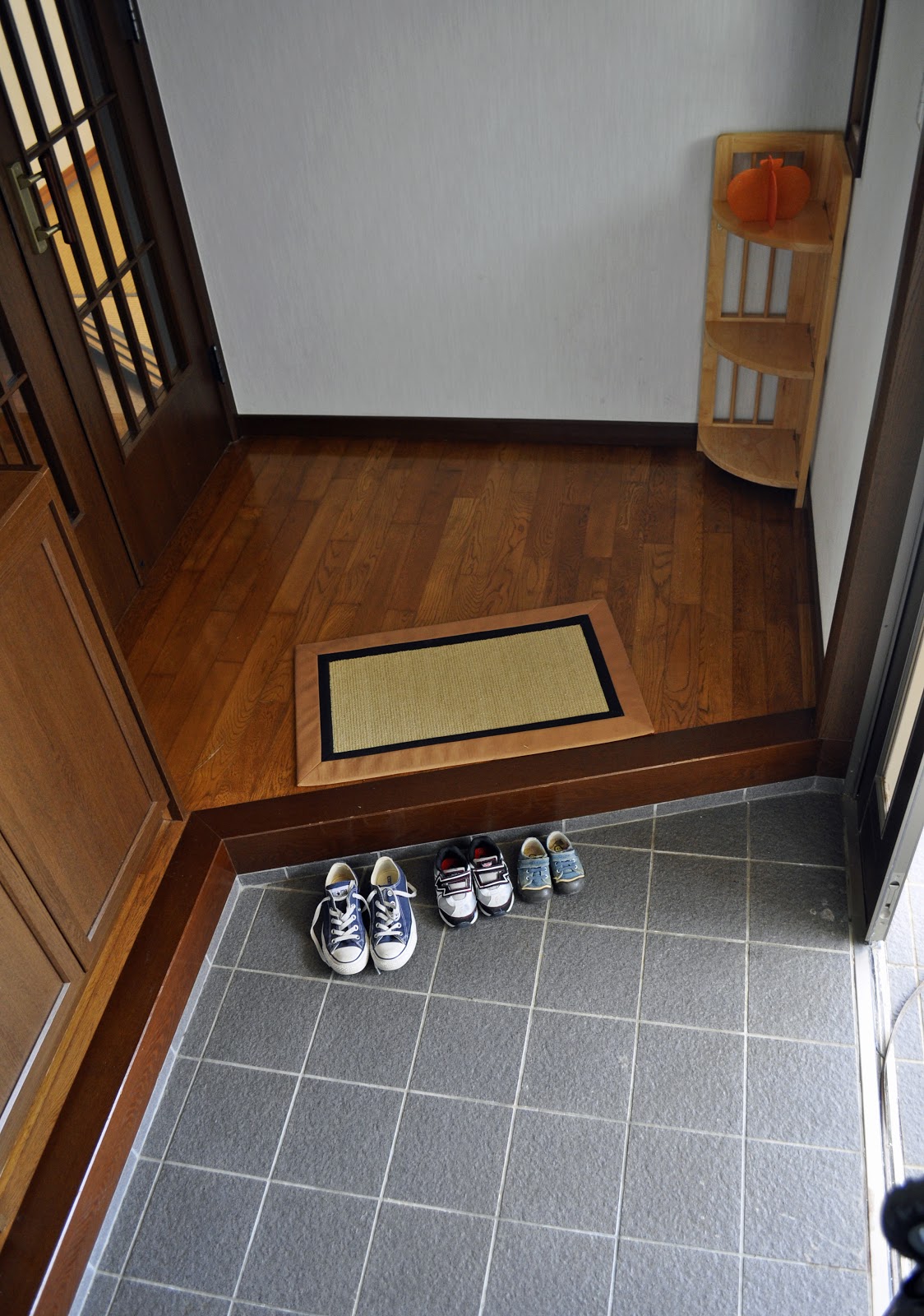 いきましょう！: Our genkan