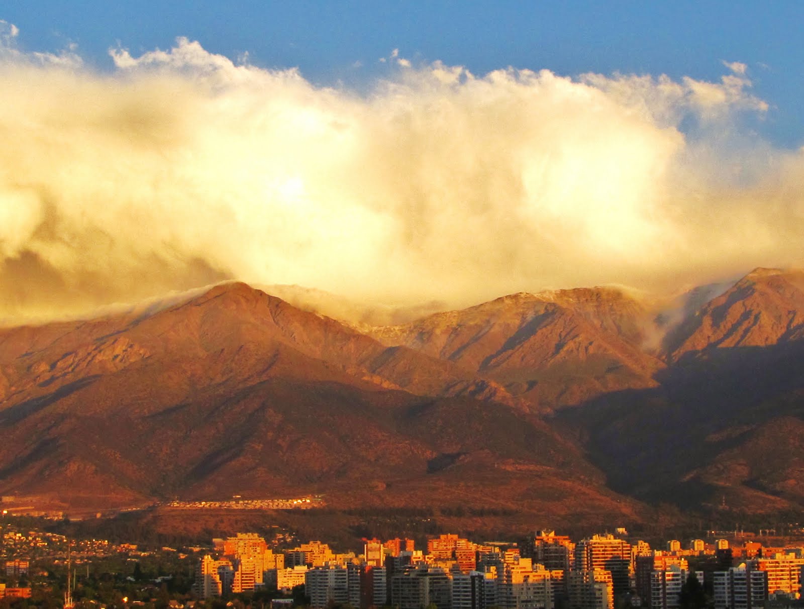 Uco + Arts: Cerro San Ramón.Santiago Chile