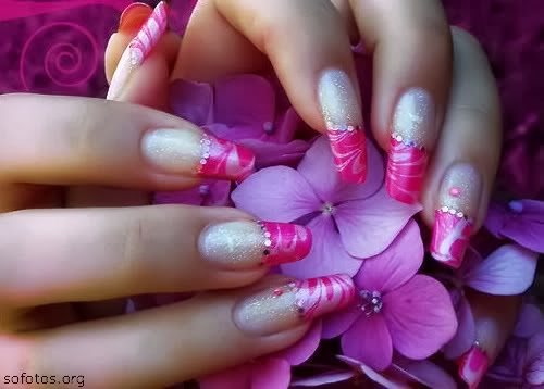 ESSÊNCIA ÚNICA: UNHAS DECORATIVAS