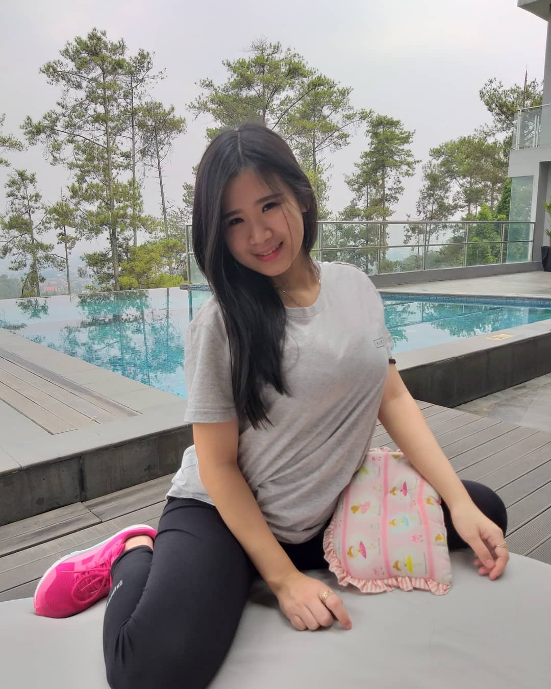 Vania Gemash Dj Seksi Yang Suka Ngangkang Viral Di Tiktok Ruarbiasa
