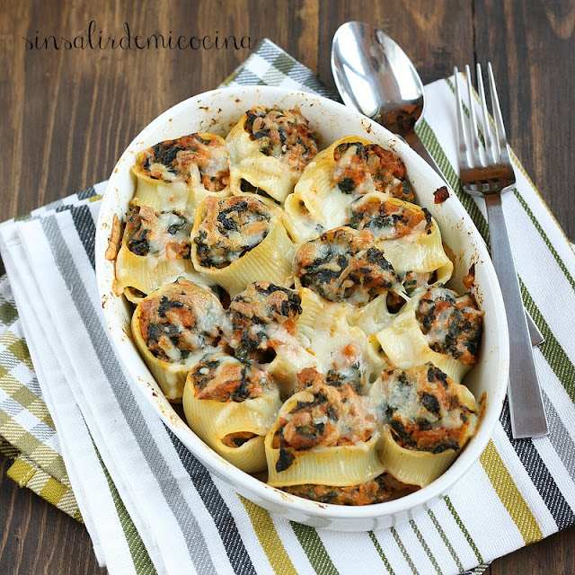 SIN SALIR DE MI COCINA: CONCHAS RELLENAS DE SALCHICHAS Y ESPINACAS CON ...