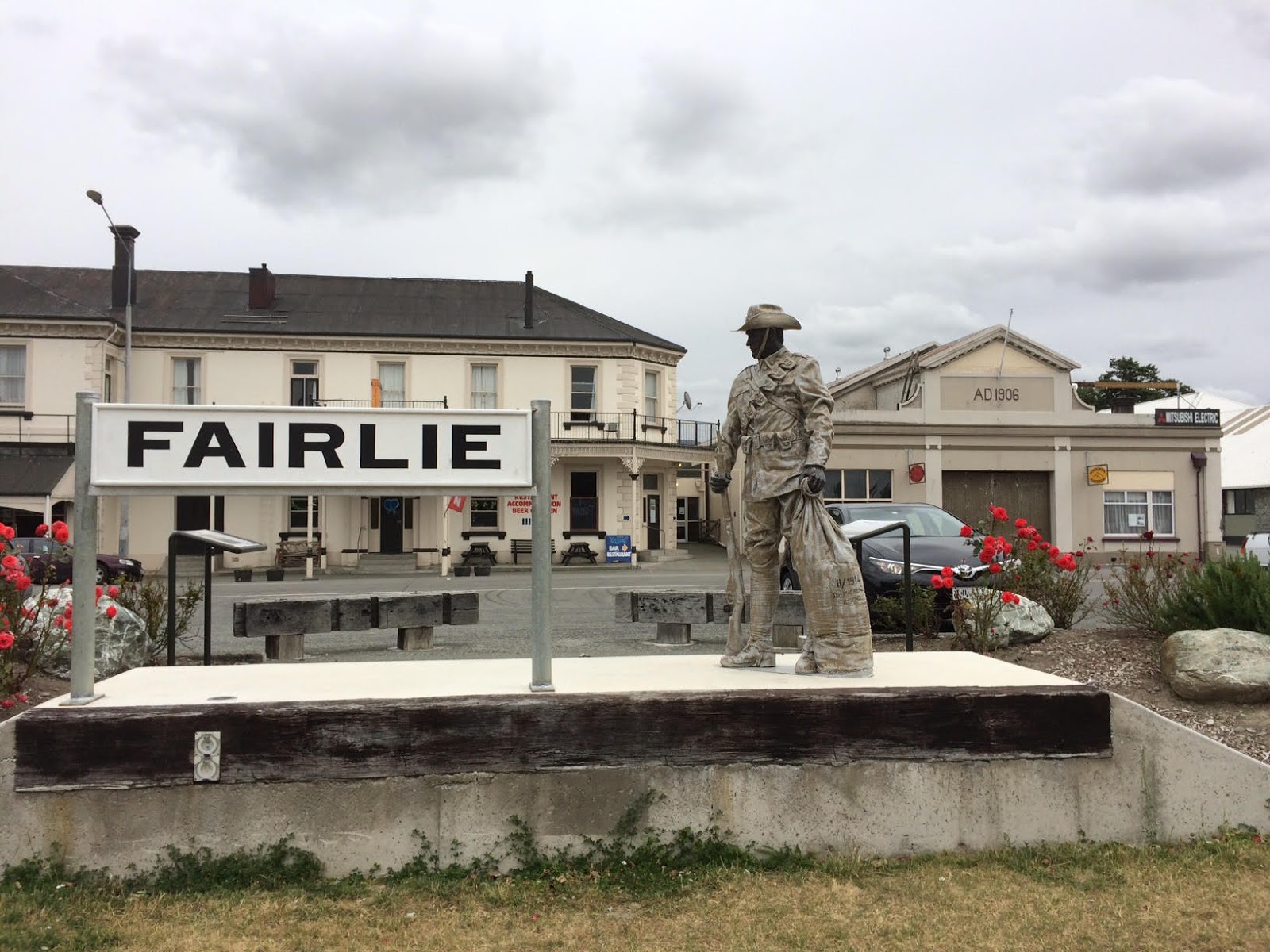 Exploring New Zealand: 21 January: Pies and Avos at Grumpy's