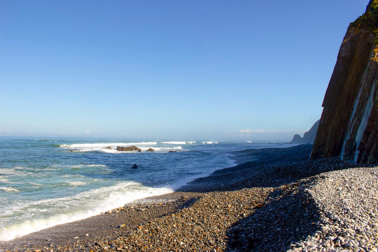 En las rocas se pueden encontrar numerosos cantos rodados con dedicatorias
