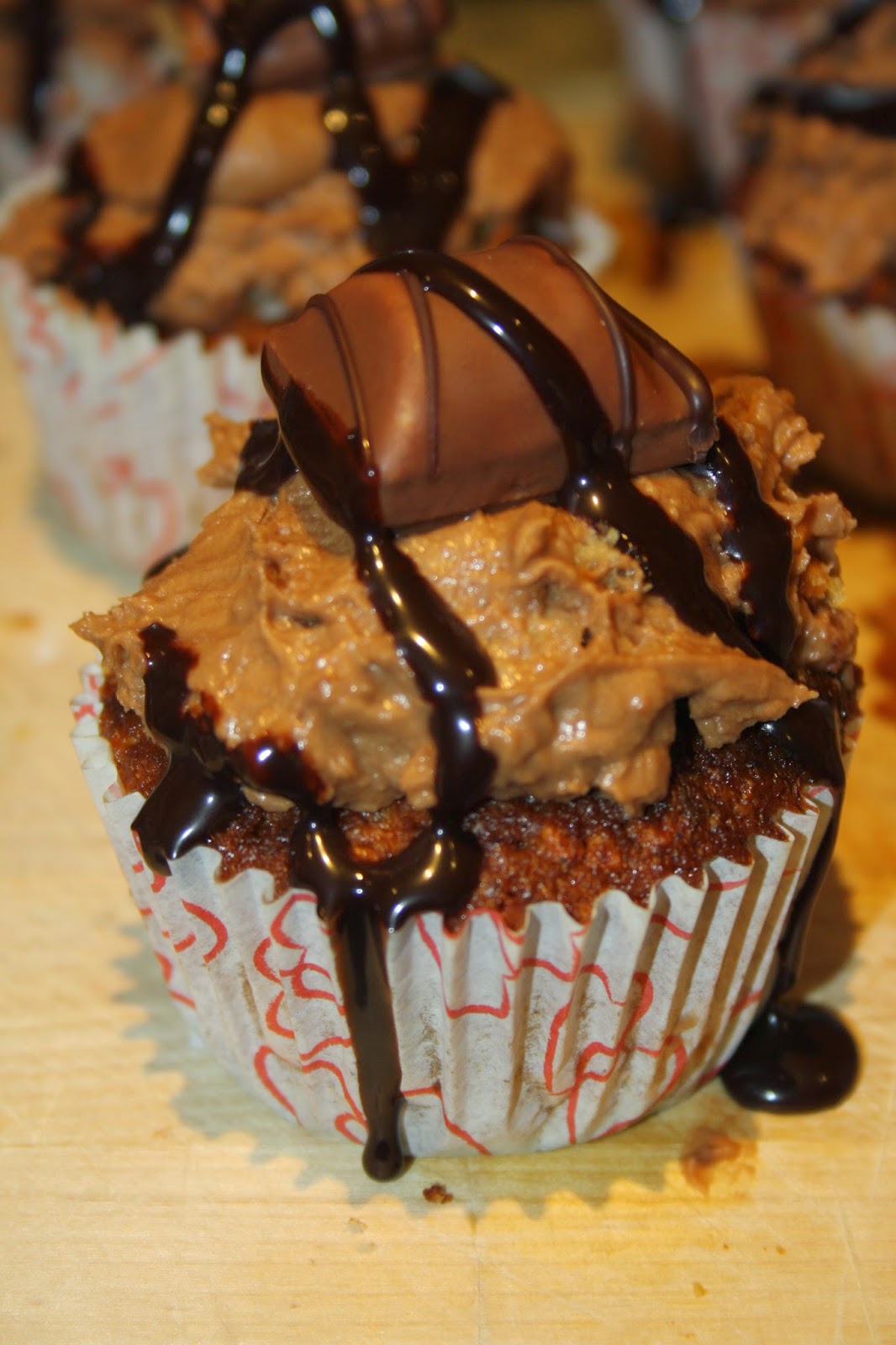 Caroline Makes....: Kinder Bueno Cupcakes