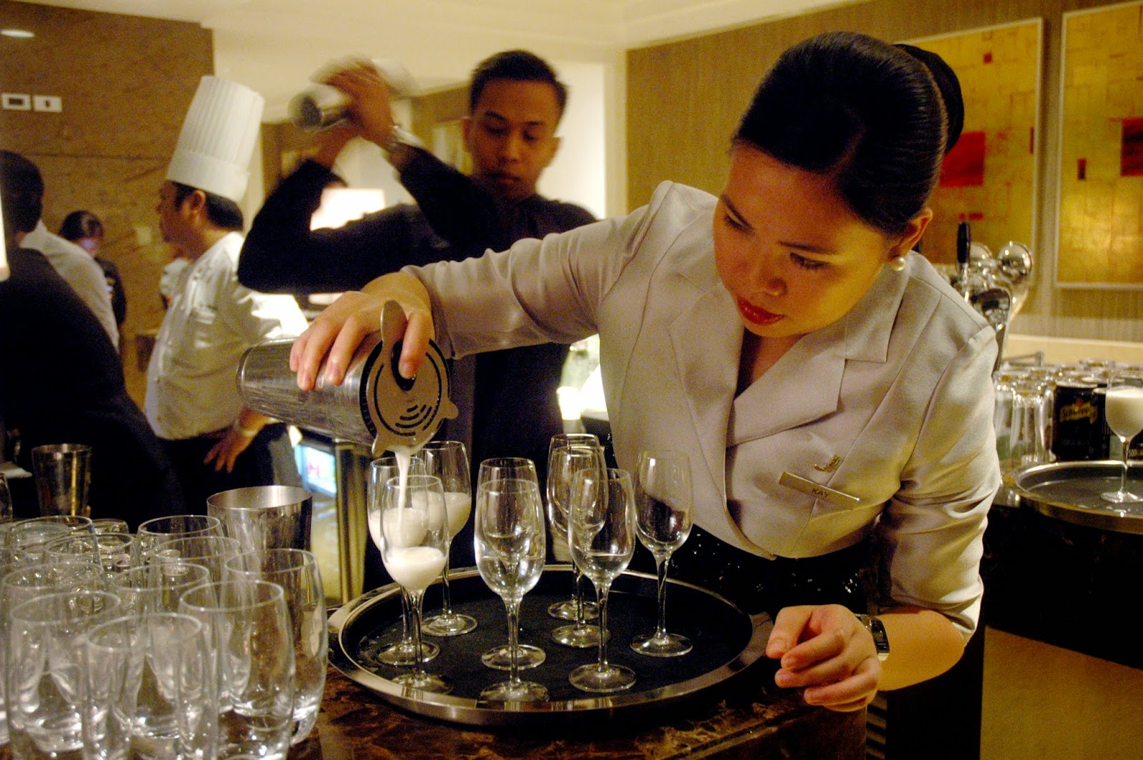 DUDE FOR FOOD: Cocktails, Bar Chow, and a Cool Vibe at The Gilarmi Lounge