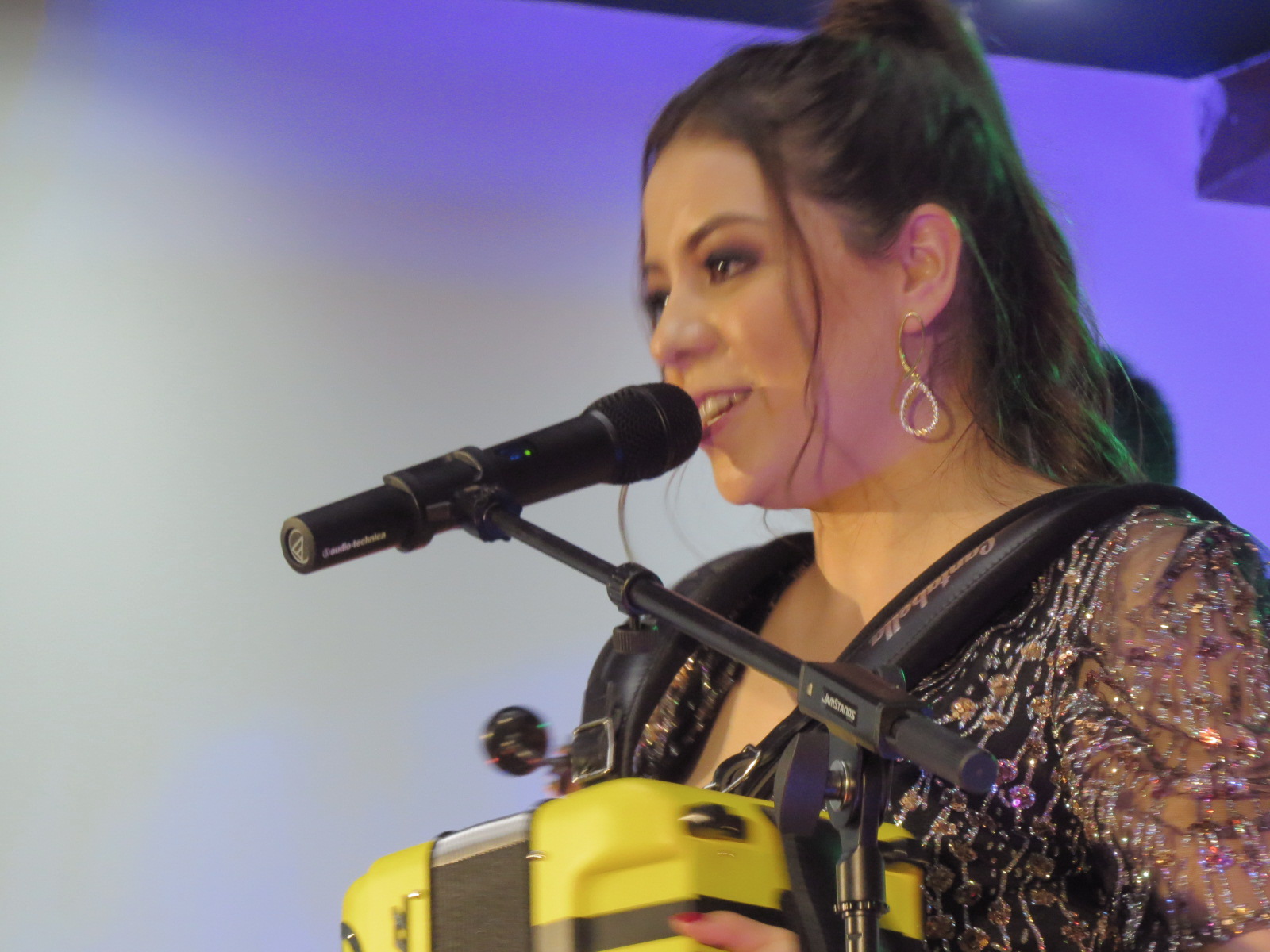 somos el espectador: JANETH VALENZUELA ESTALLIDO DE EXITO CON ACORDEON