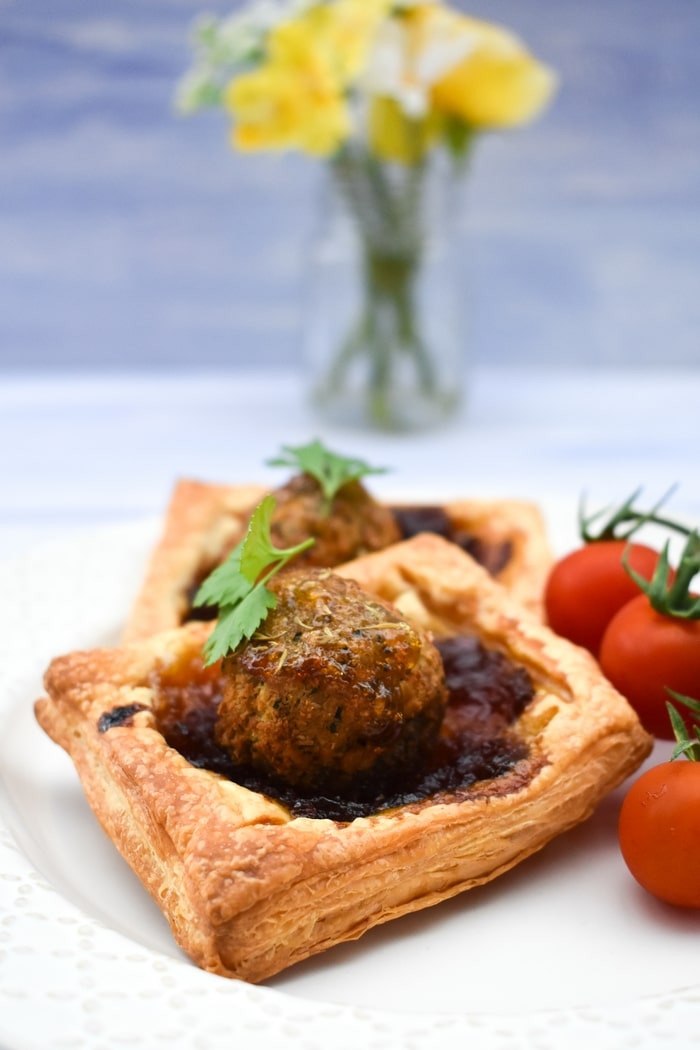 Mini Falafel Onion Pies - theveganlunchbox.co.uk