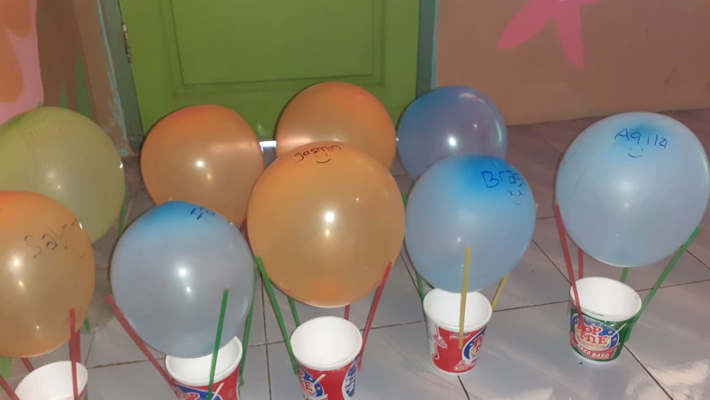 Membuat Balon Udara Dari Plastik - Delinewstv