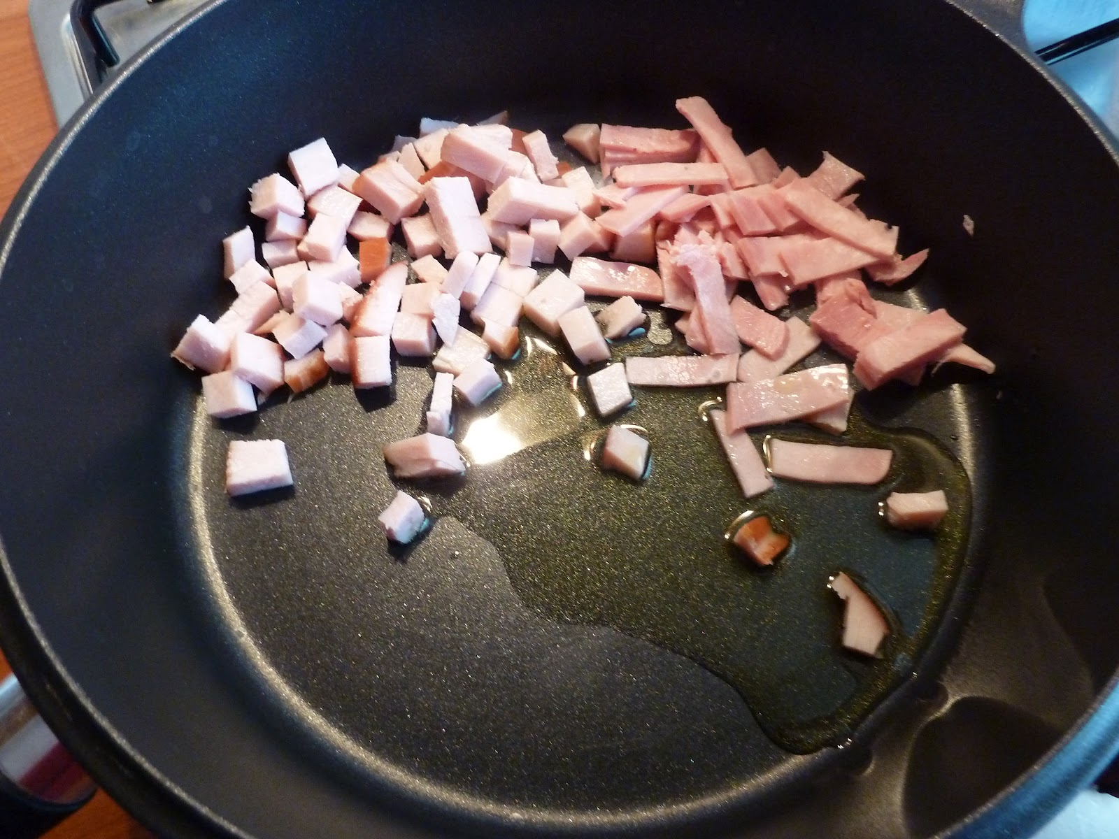 Bunatati din bucataria mea: Omleta cu muschi file, sunca de Praga si branza