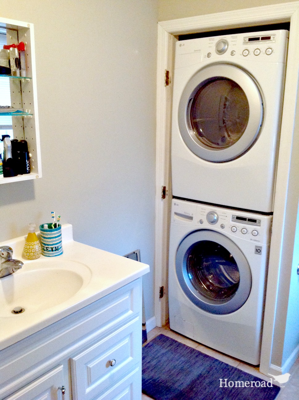 Striped Walls in the Bathroom