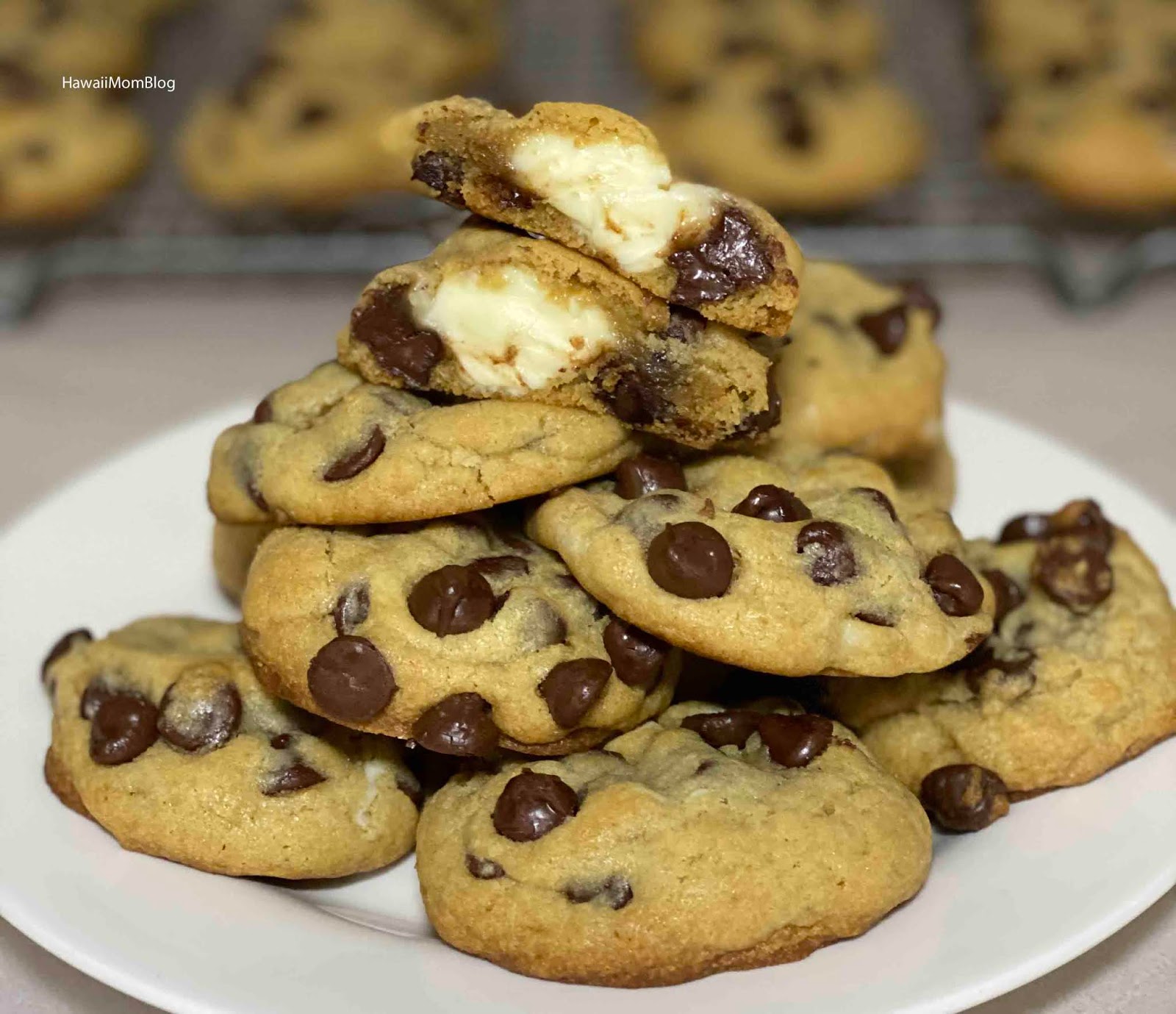Hawaii Mom Blog: Cheesecake-Stuffed Chocolate Chip Cookies