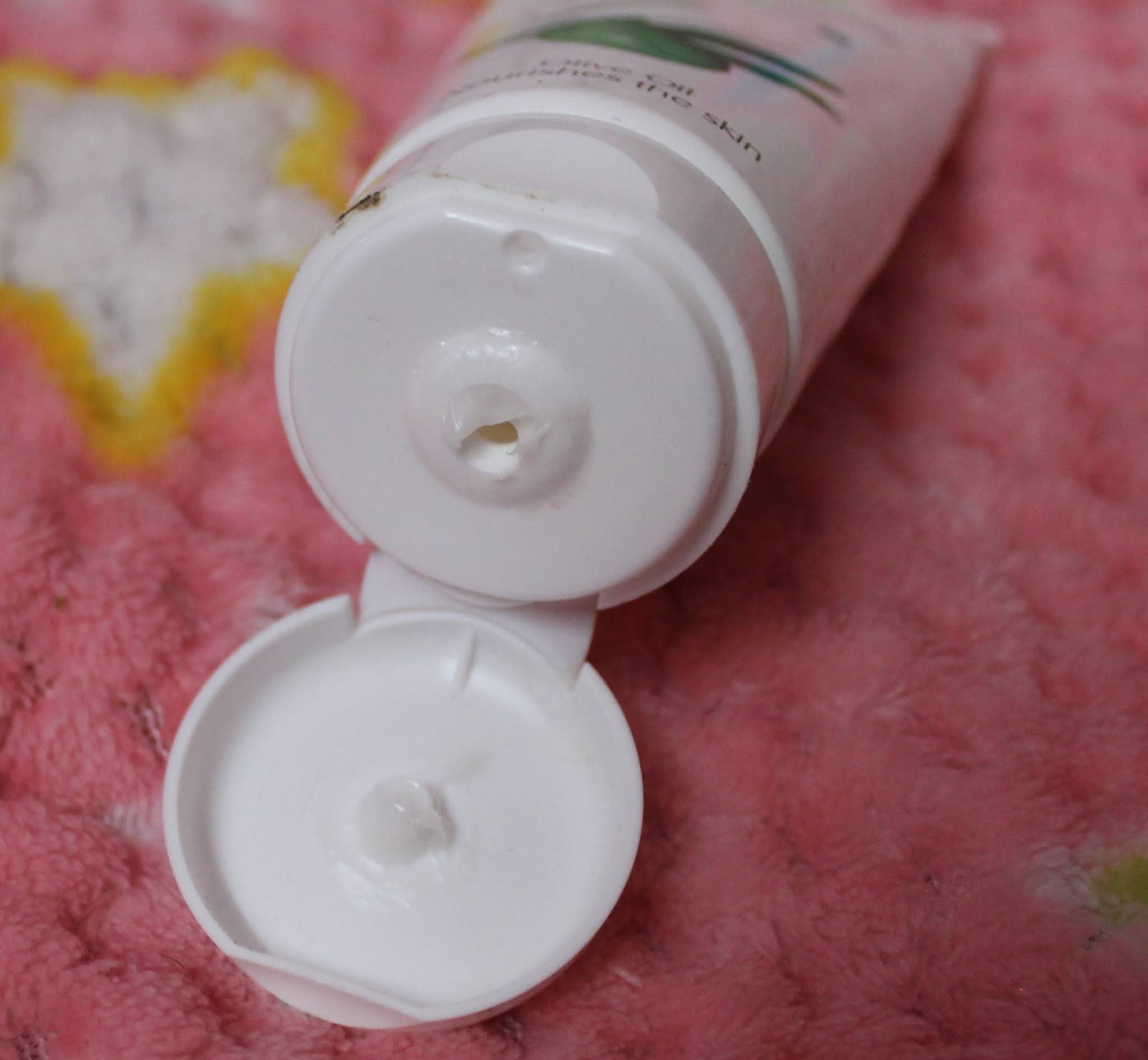 Apollo Pharmacy Deep Nourishing Moisturizer Review | Stay Beautiful ...