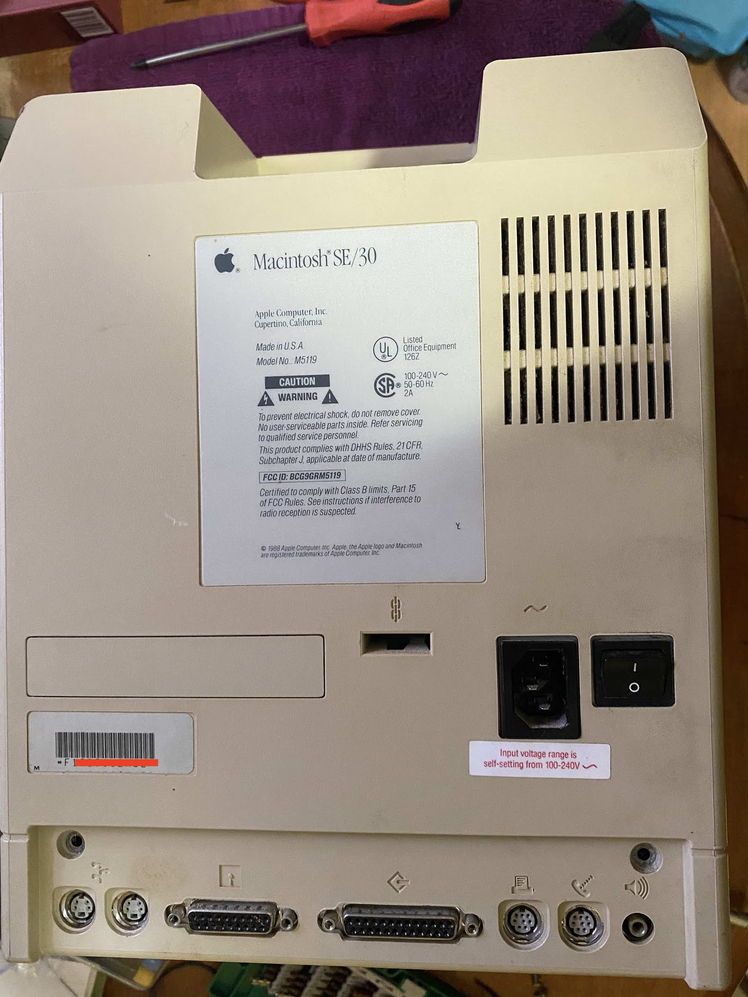 Ed Retro Tech - Where new and old tech coexist: My first Macintosh SE/30!