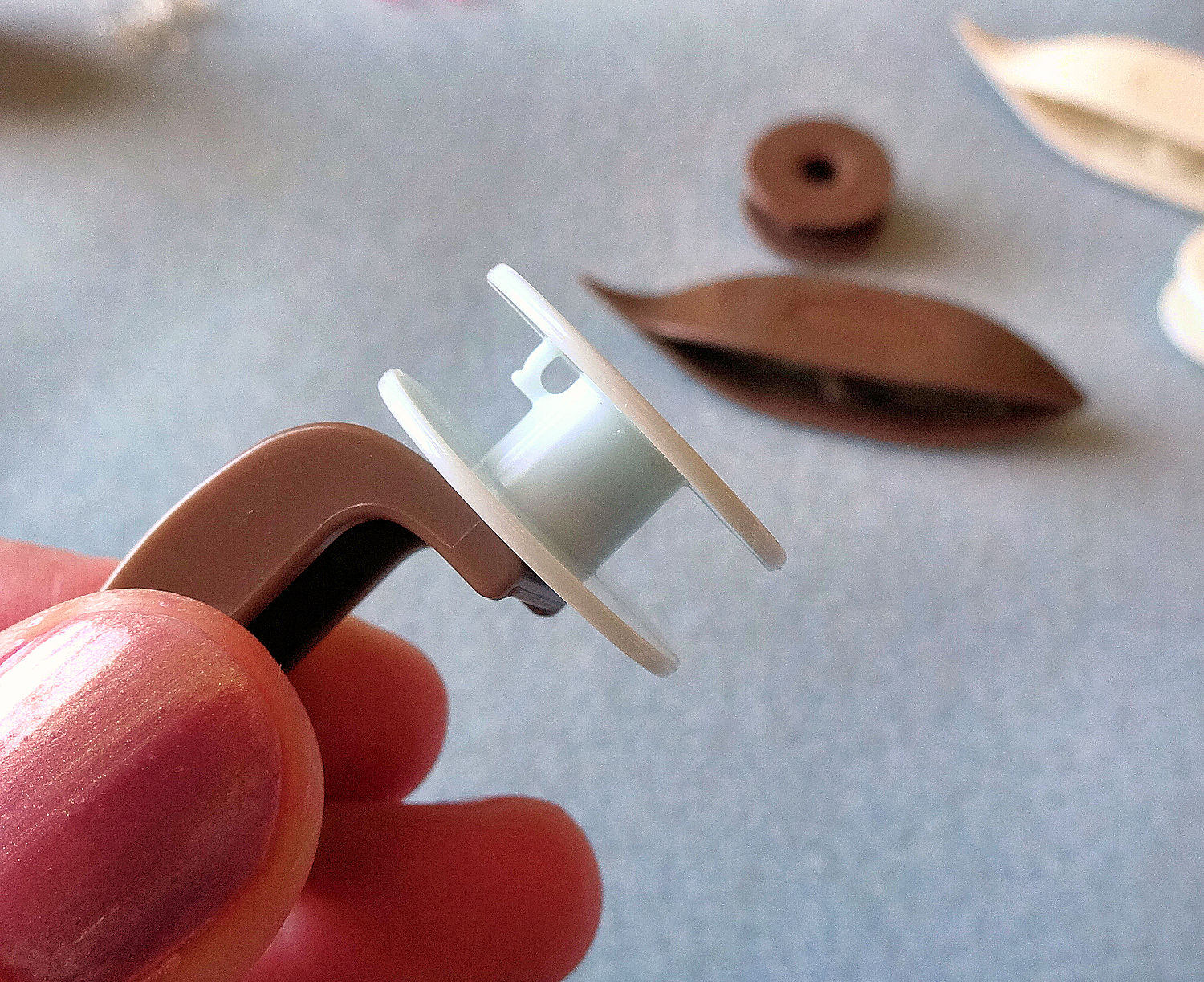 Yarnplayer's Tatting Blog: New Clover Bobbin Shuttles and Cases Review