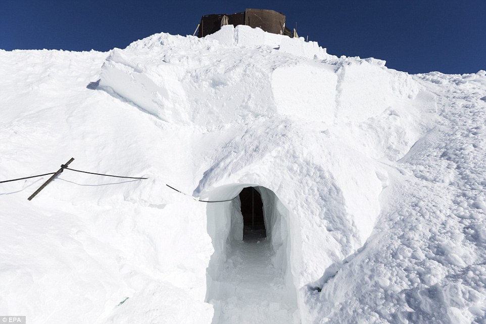 Elegant Address® Ski: ‘Ice Work! World’s biggest igloo built in Zermatt