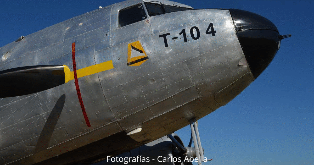 Roll Out - Aerospotter: Pictorial del T-104