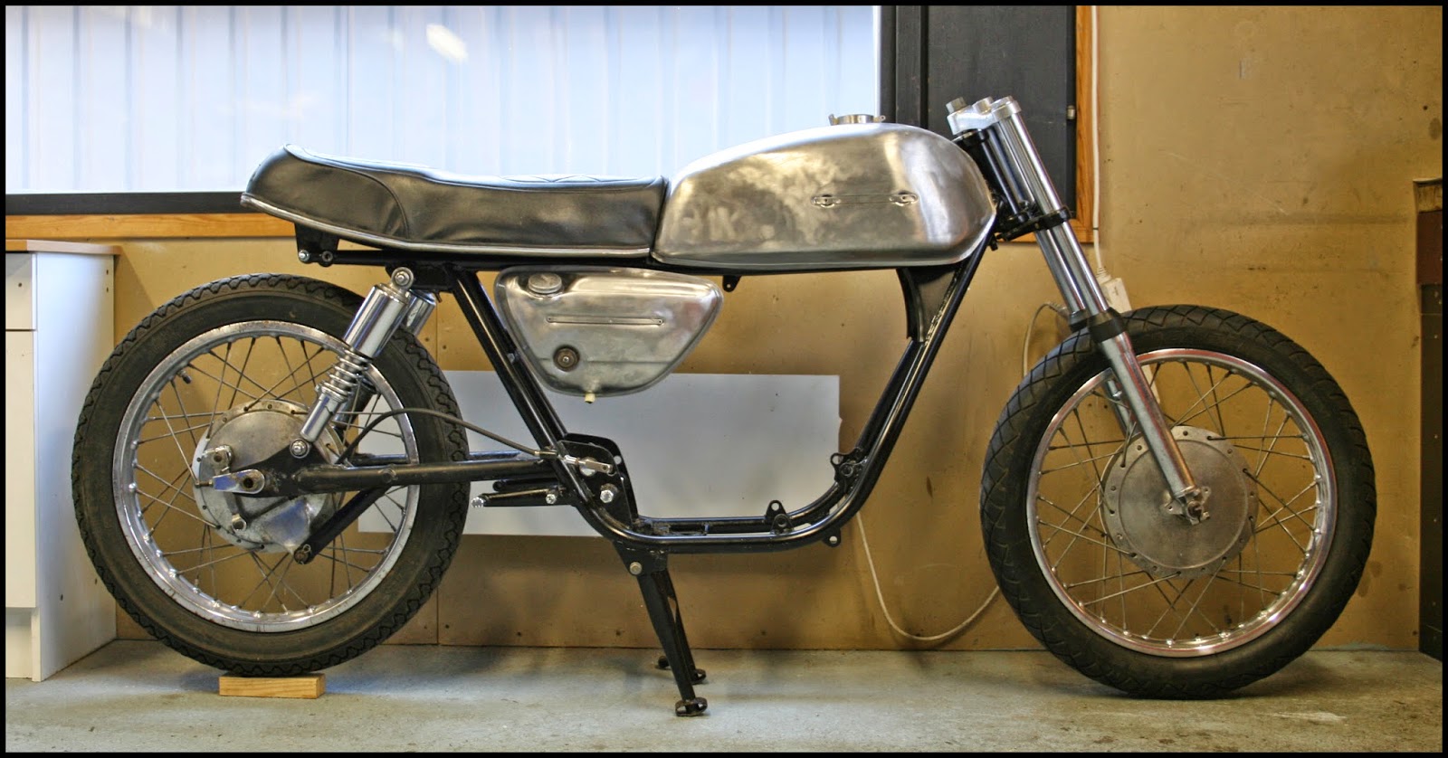 Marko's Workshop: T500 swingarm swap - Suzuki T250J