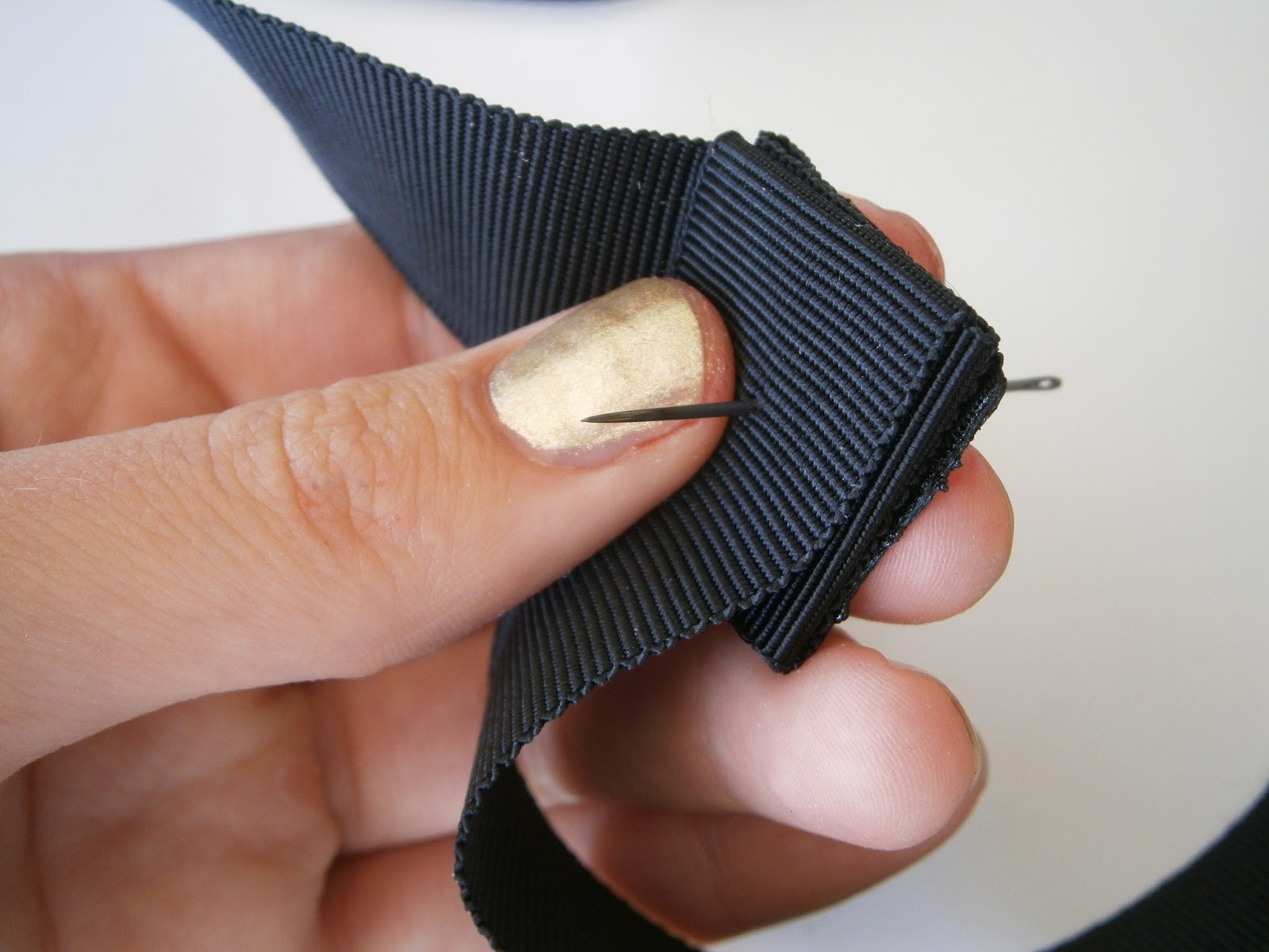 Mlle.Brico: DIY | Accordion Ribbon Necklace