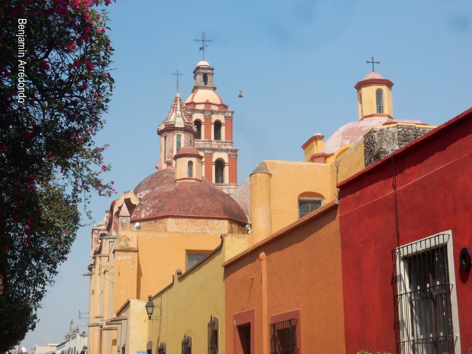 El Bable: La Capilla del Rosario en Querétaro y su curiosa asimetría. El Bable: La Capilla del Rosario en Querétaro y su curiosa asimetría.