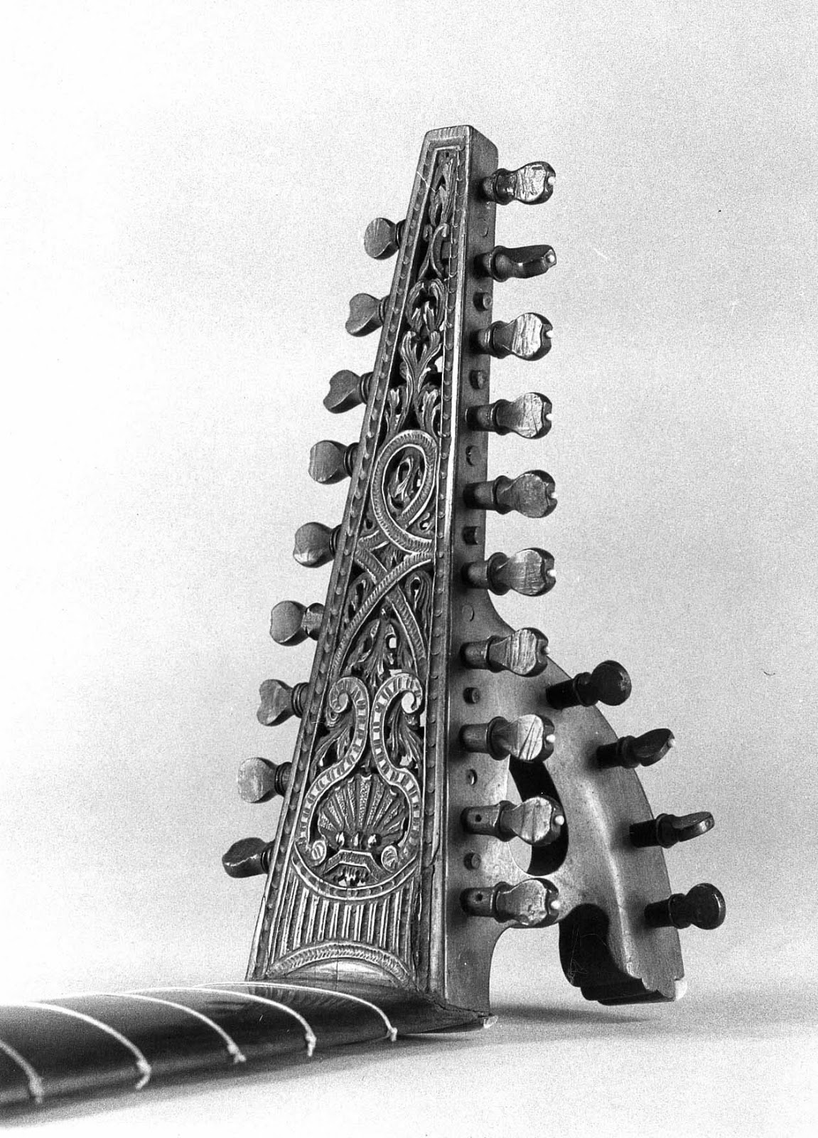 Buying a Lute: Baroque lutes