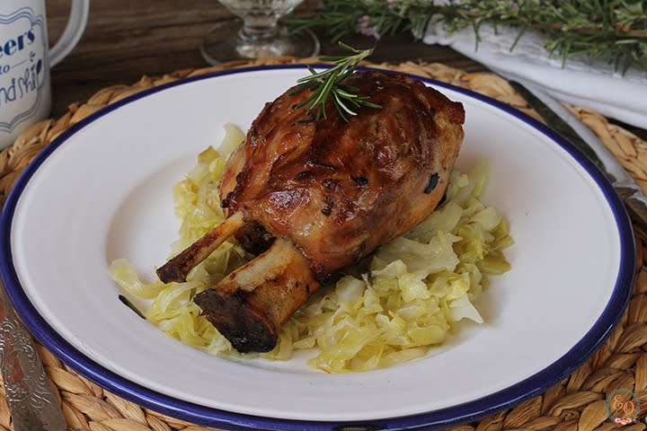 CODILLO AL ROMERO CON REPOLLO | El jardín de mis recetas