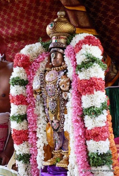 Kairavini karaiyinile - திரு அல்லிக்கேணி குளக்கரையோரம்: Sri Narasimhar ...